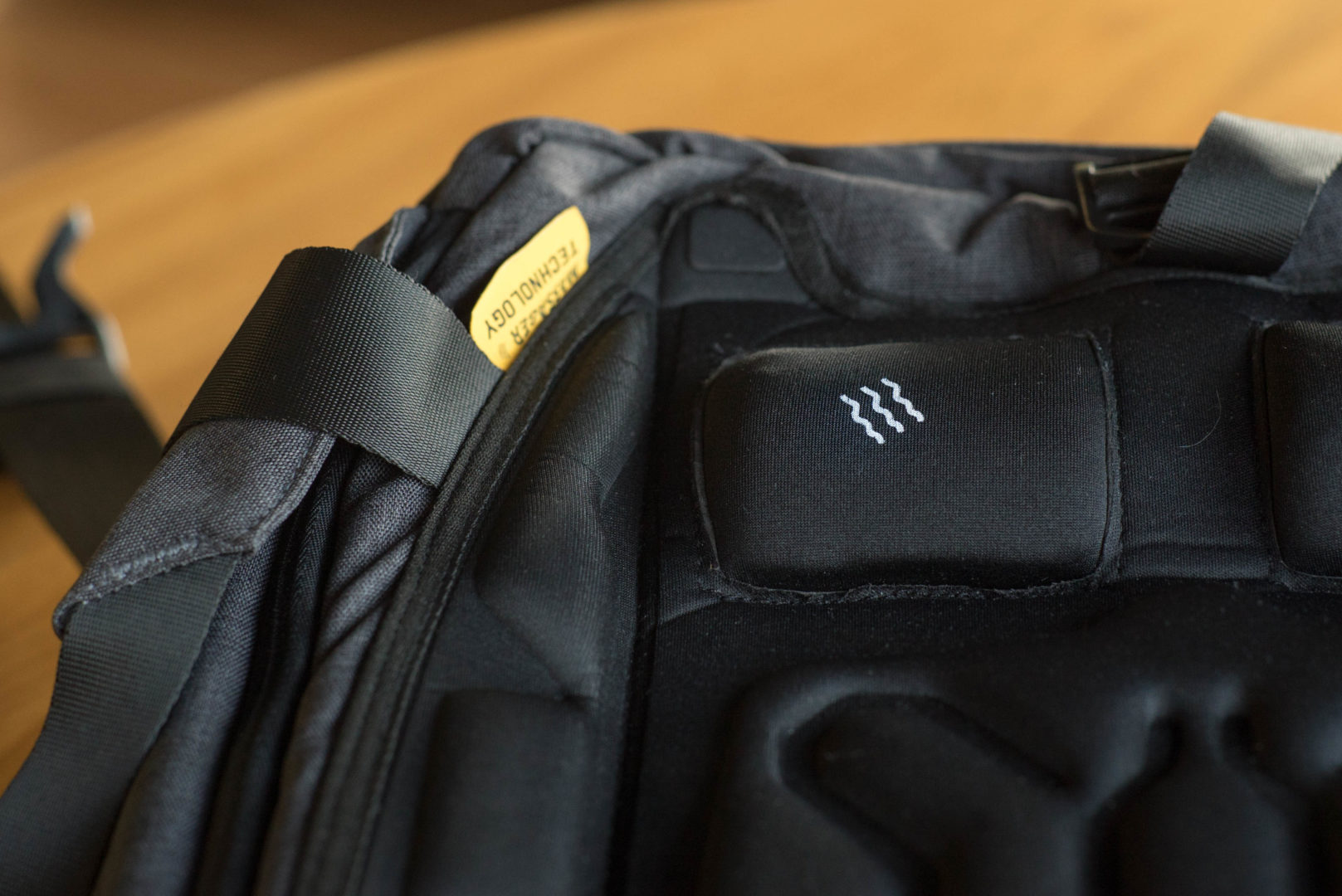 Unboxing: EUME massage backpack - GiGadgets.com